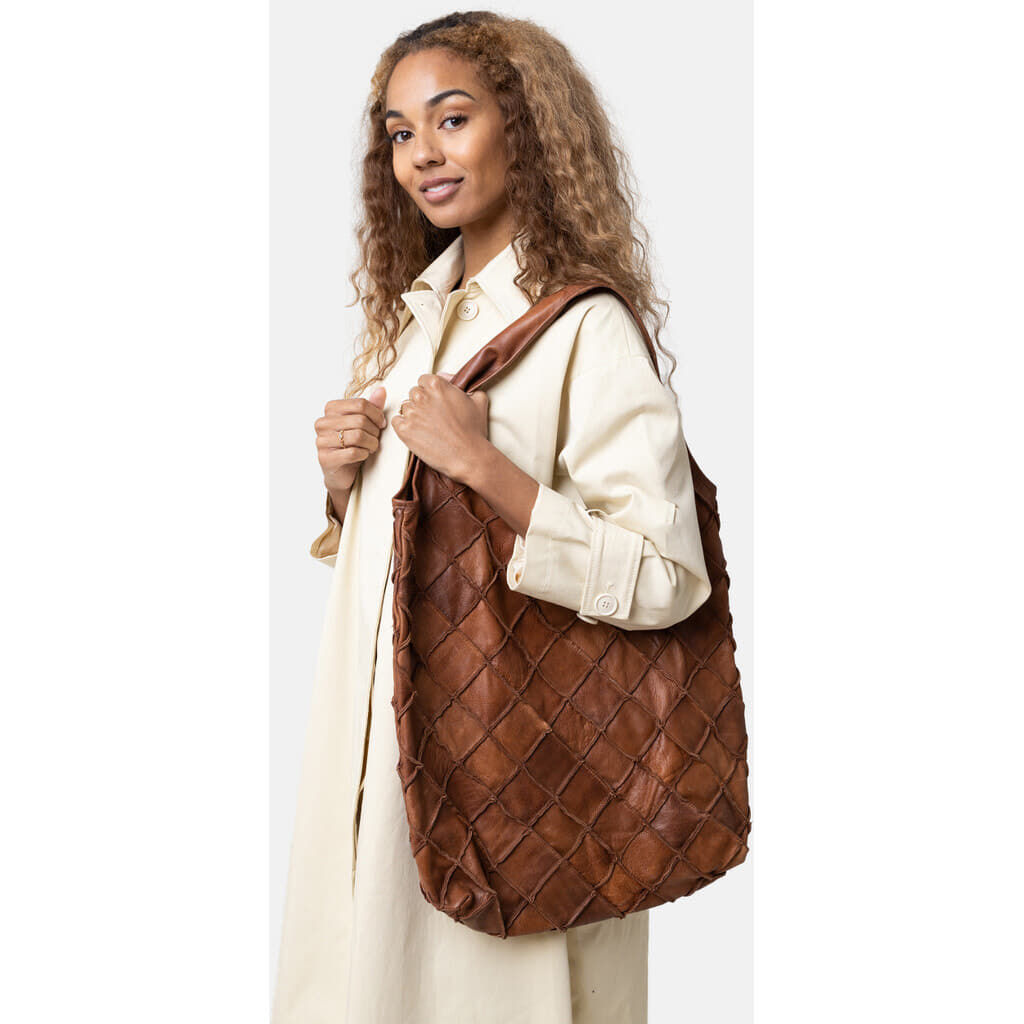 Butik Viller - RE:DESIGNED TASKE CALA WALNUT